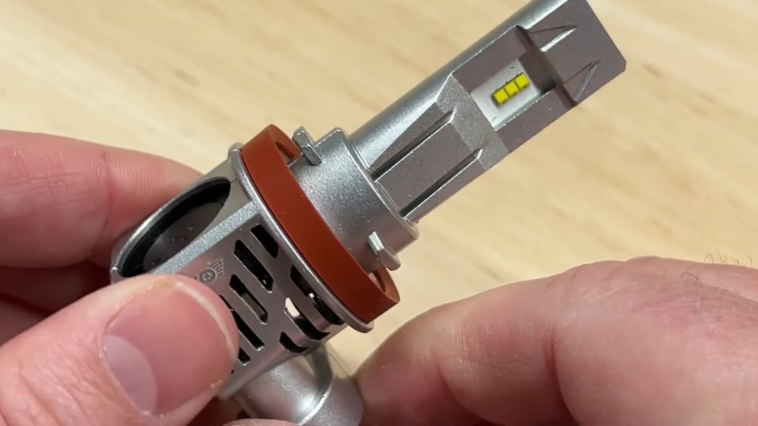 Top 3 Brightest 9007 Headlight Bulbs Of 2022 Revealed - Headlight Reviews